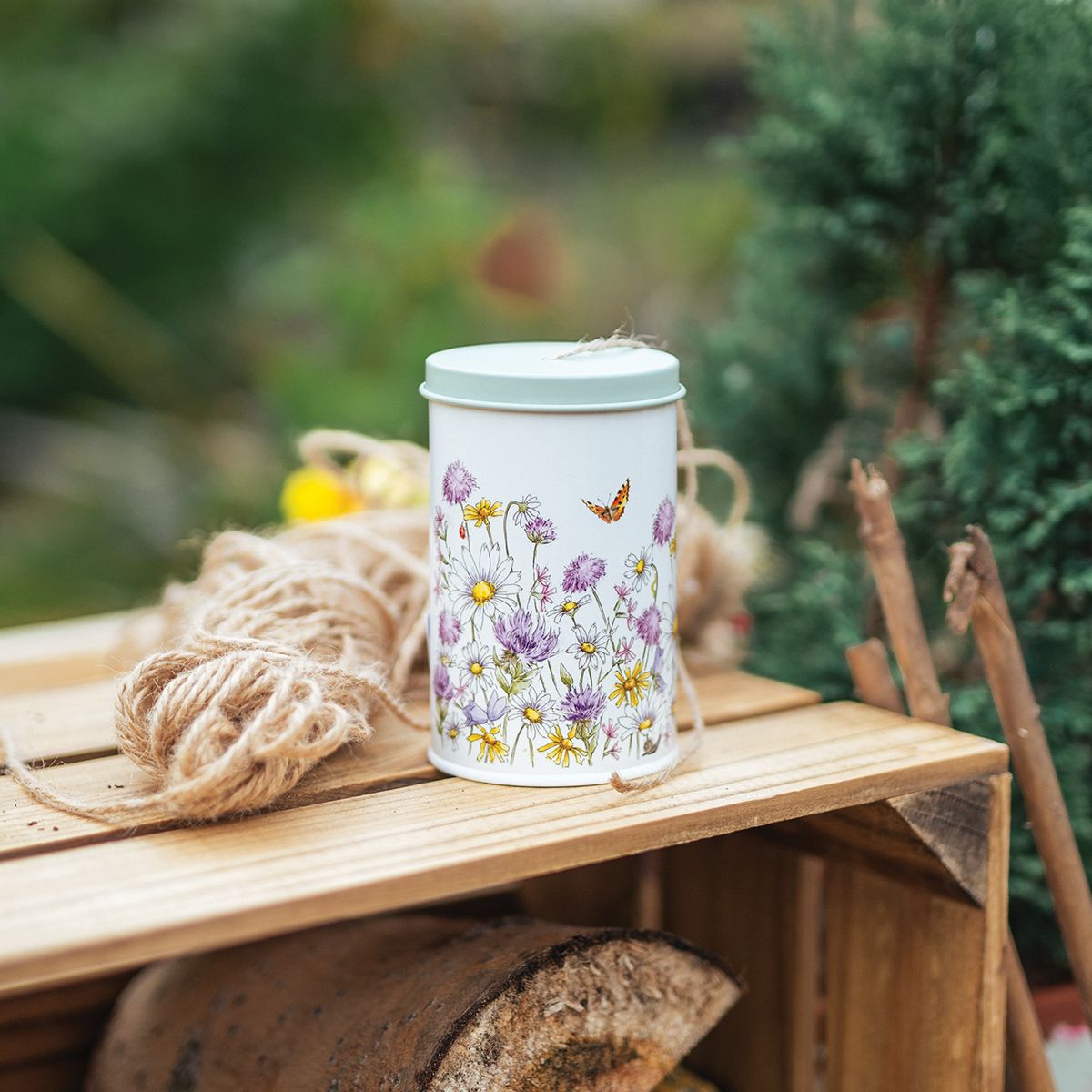 Wrendale Designs Bee Design String Tin | Gifts Handpicked